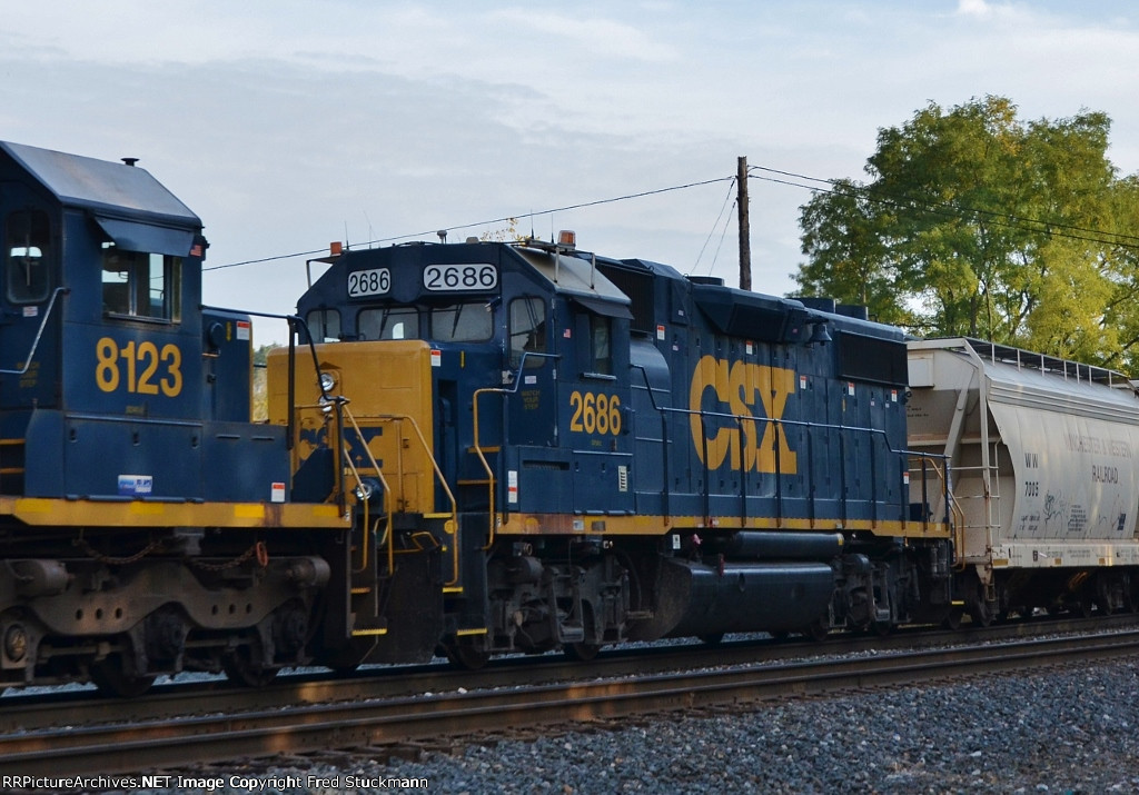 CSX 2686 rounds out this all standard cab EMD consist.
